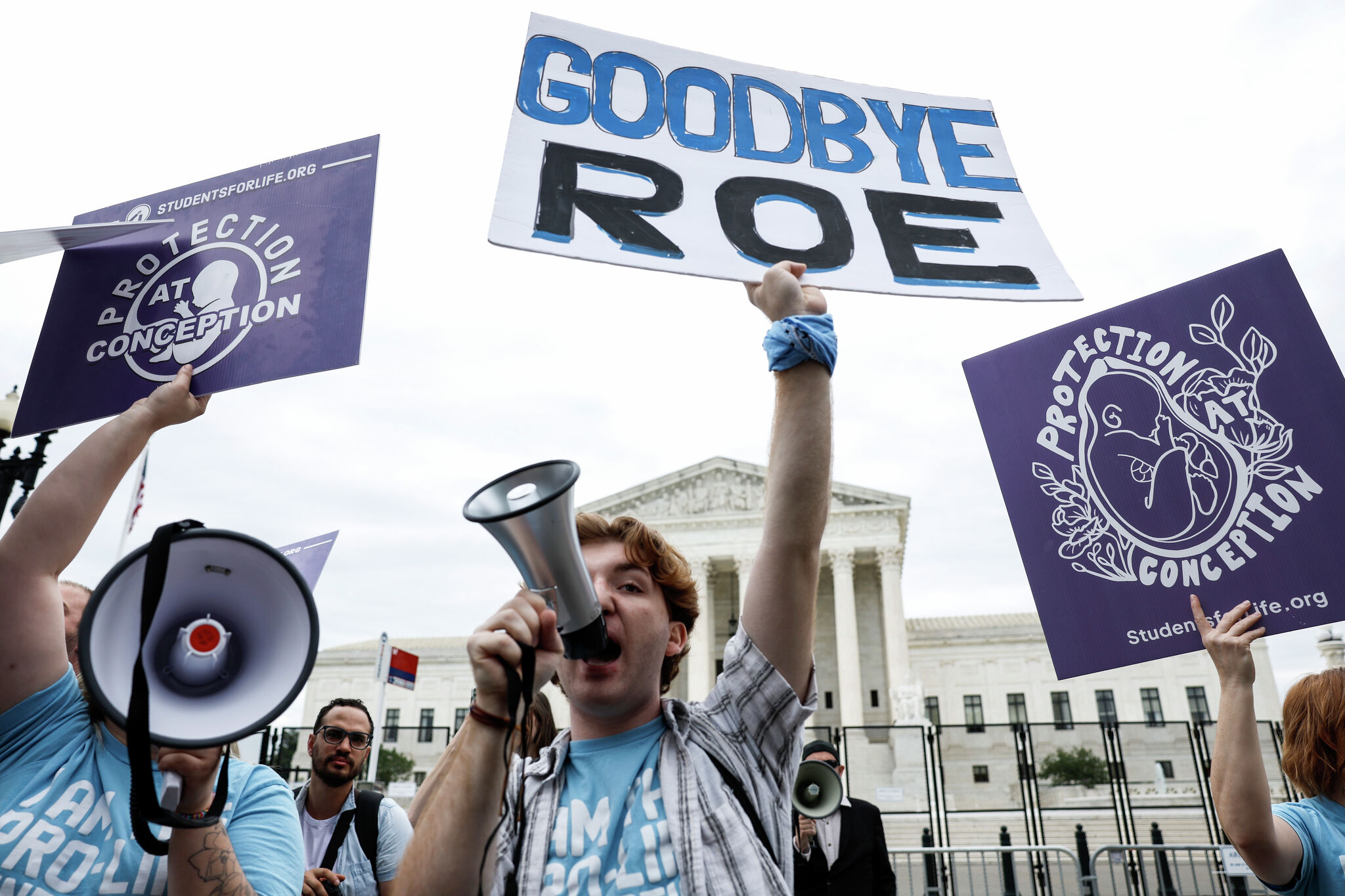 U.S. Supreme Court overturns Roe v. Wade, leaving abortion laws up to ...