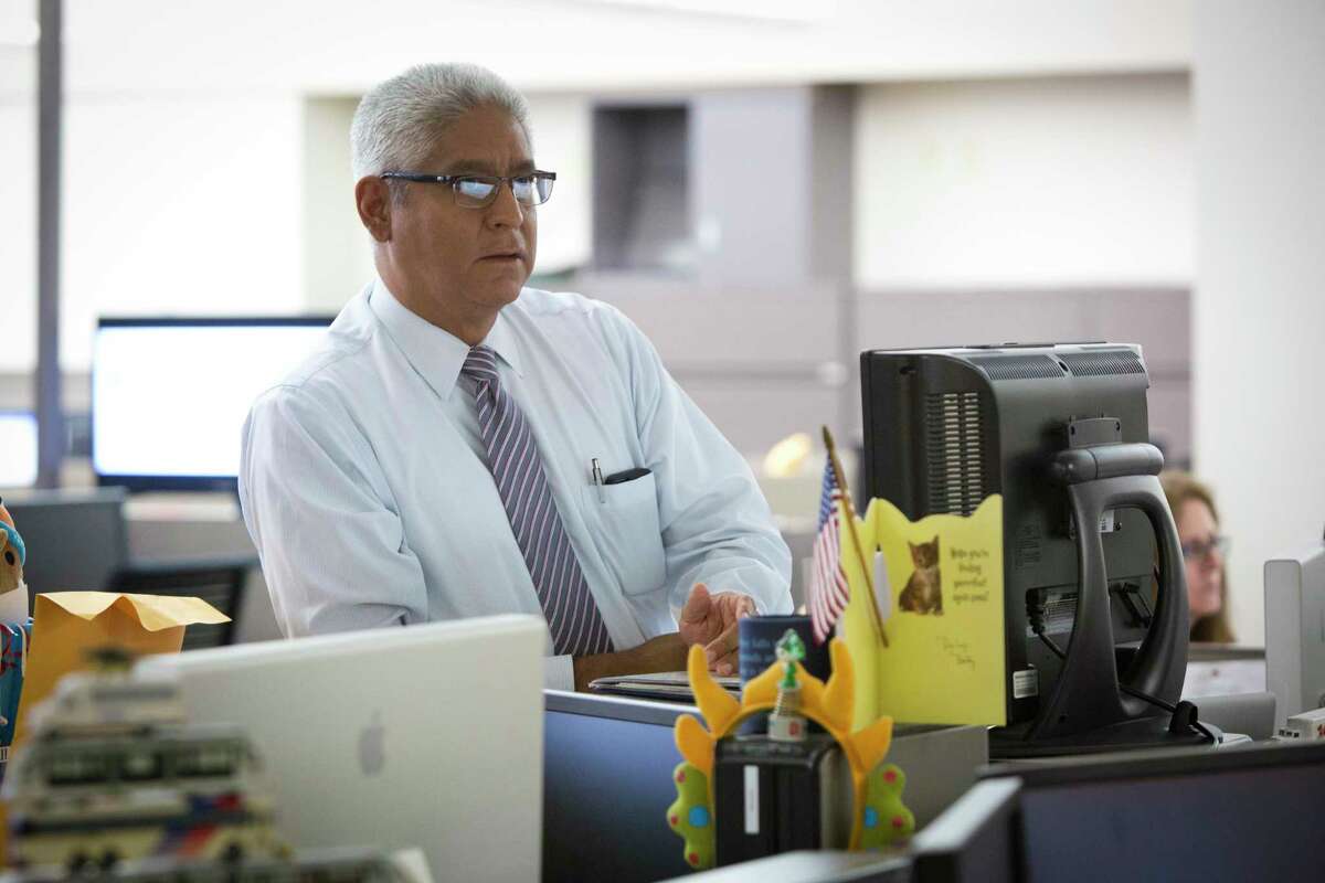 Houston Chronicle photog Steve Gonzales dies after cancer bout