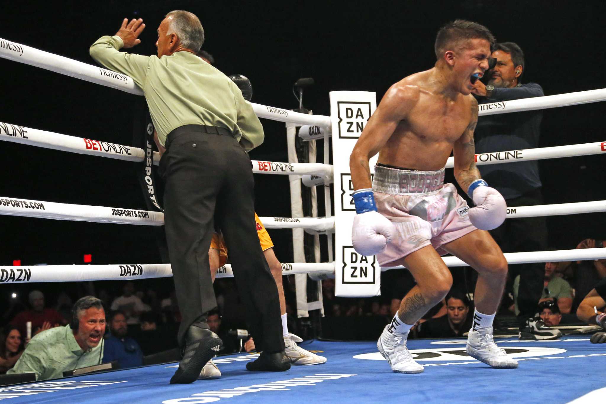 Trainer for ‘Bam’ Rodriguez visits Alamo City in search of next world
