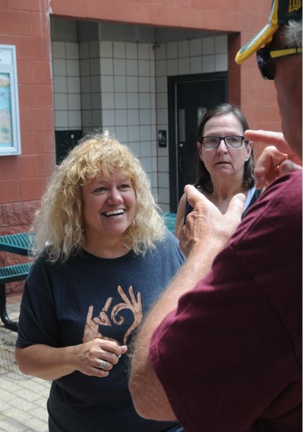 'Everyday people': Deaf community shares tales at Godfrey picnic