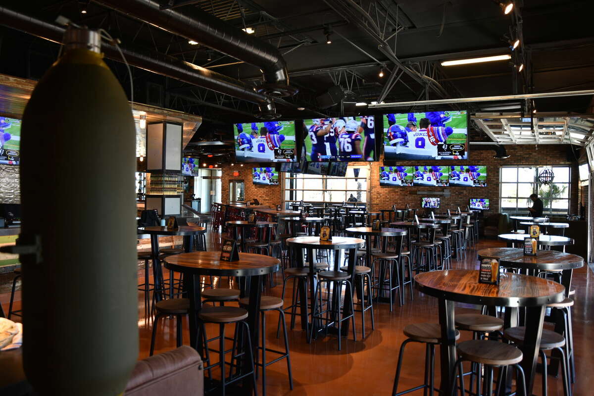 Bombshells restaurant chain opens first franchise in San Antonio