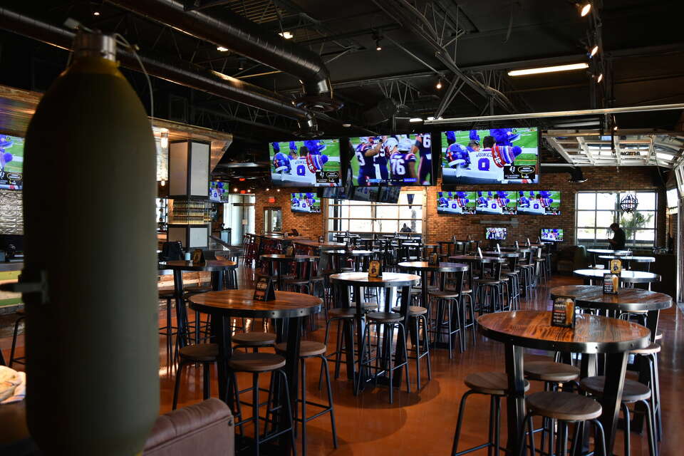 Bombshells restaurant chain opens first franchise in San Antonio