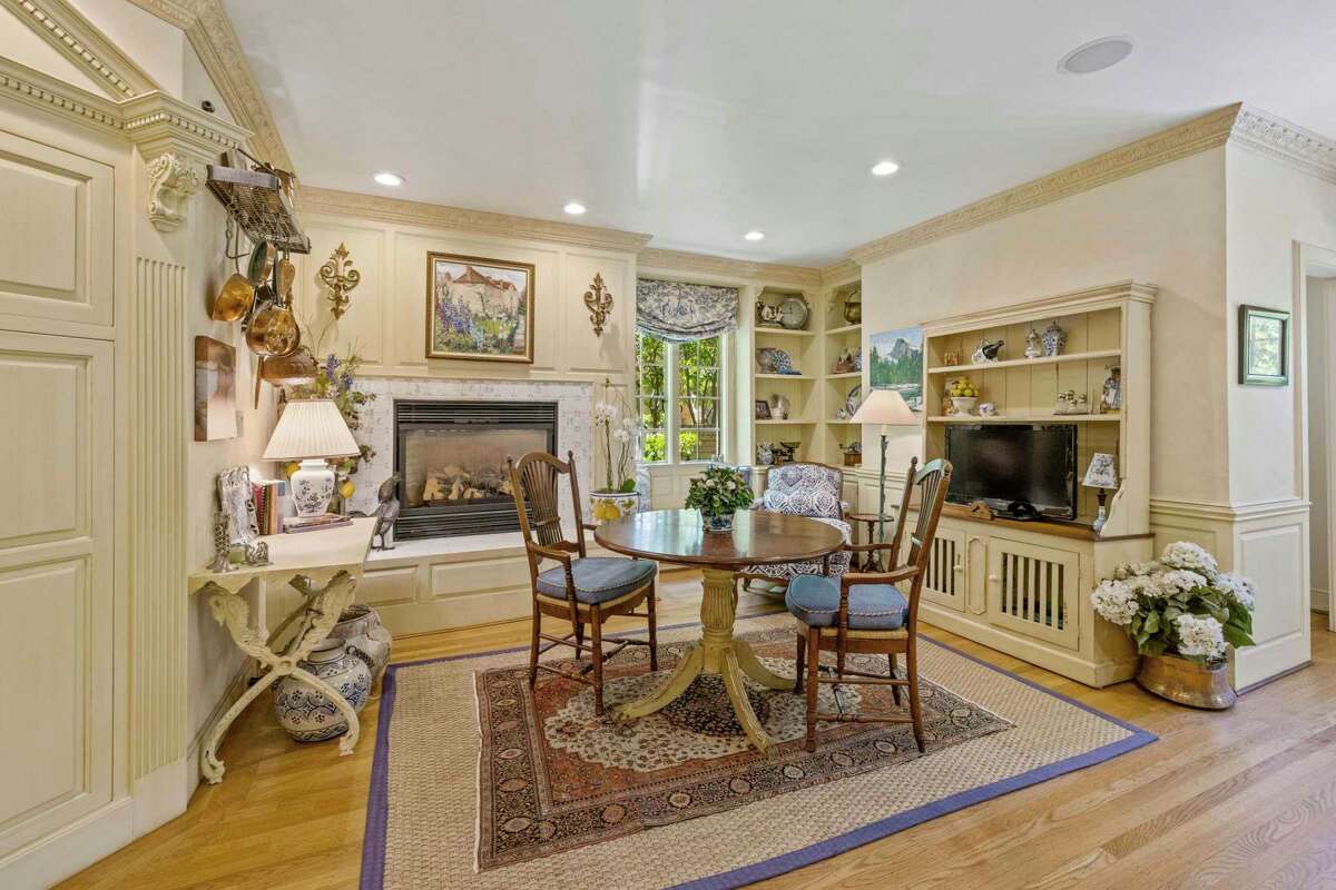 Famous California home once owned by Ronald Reagan hits the market for ...