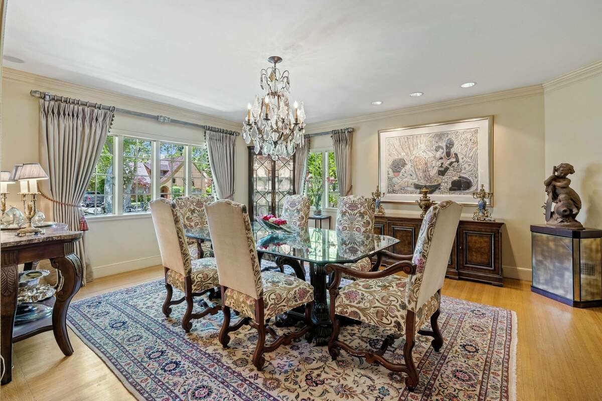 Former Sacramento home of Ronald and Nancy Reagan for sale