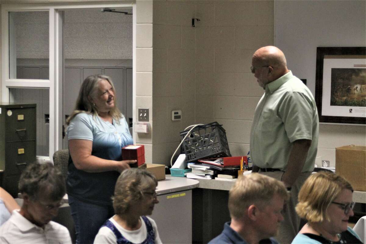 Who is retiring from Manistee Area Public Schools?