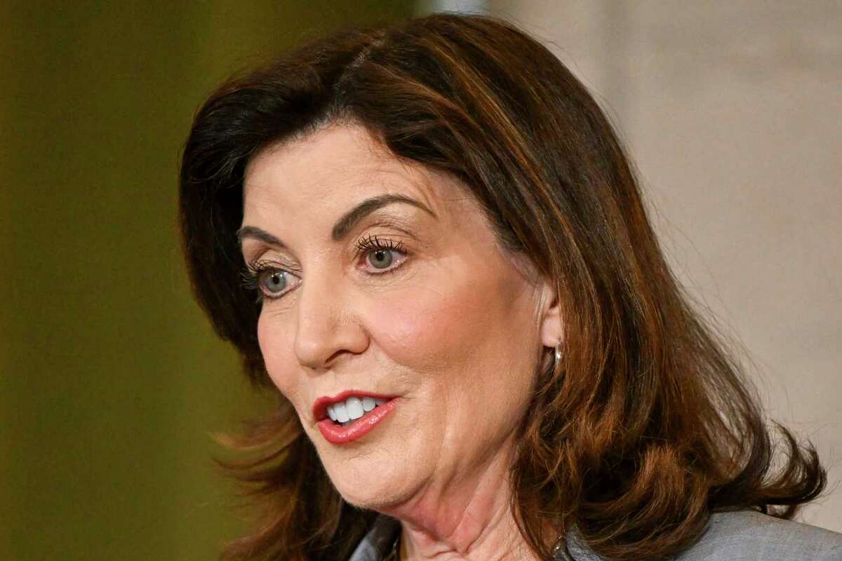 New poll shows Hochul's lead over Zeldin could be narrowing