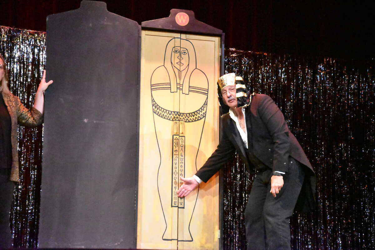 Why a family of magicians keeps putting on a show at Manistee National ...