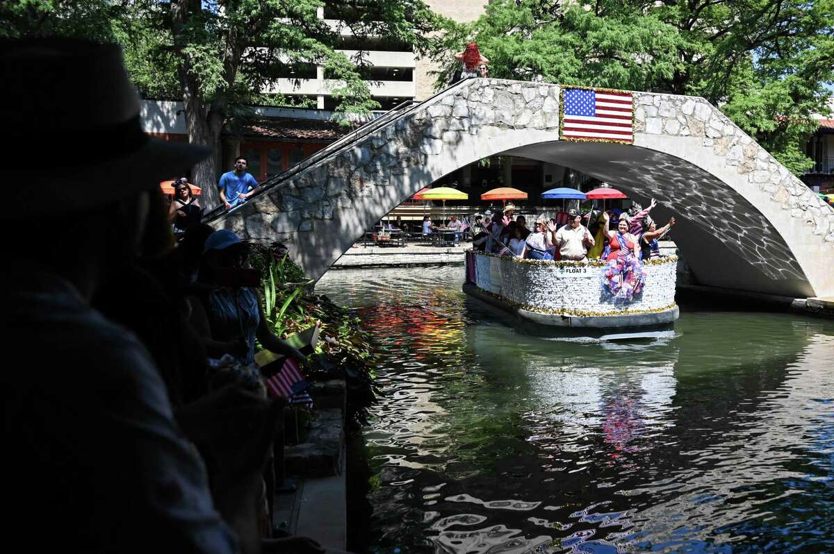 Hundreds honor military at 10th Armed Forces River Parade