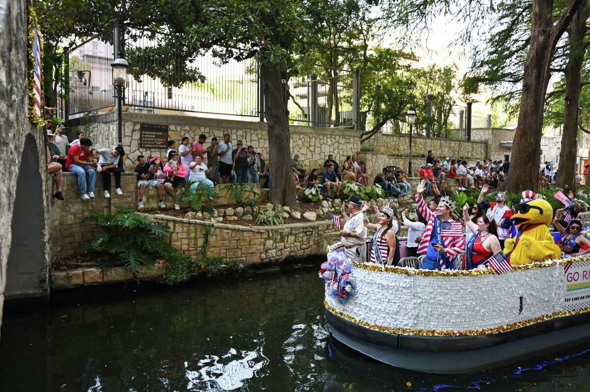 Hundreds honor military at 10th Armed Forces River Parade