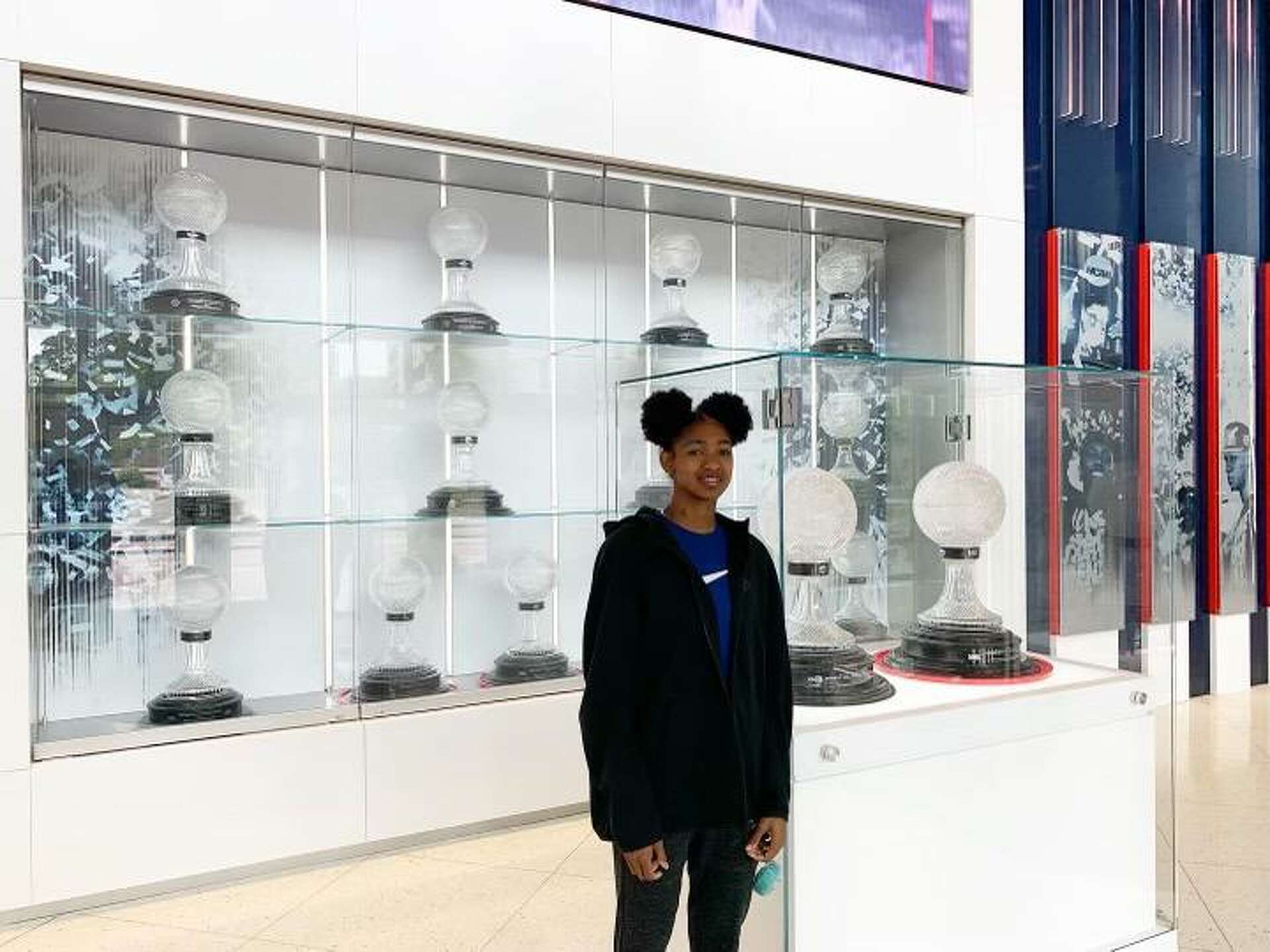 Qadence Samuels committed to UConn after visit with Geno Auriemma