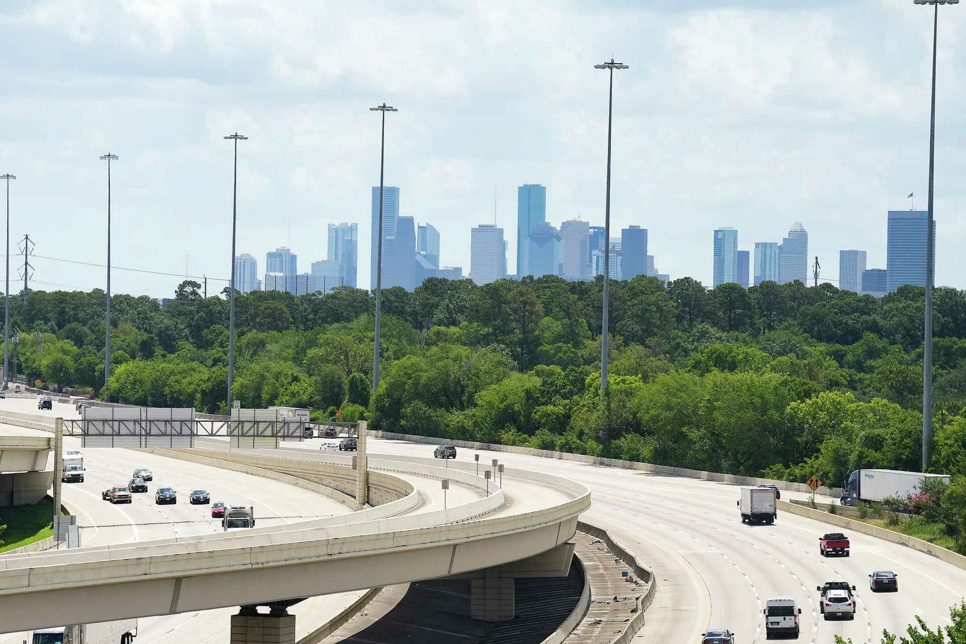 Air quality Houston: What to know about ozone season, pollutants