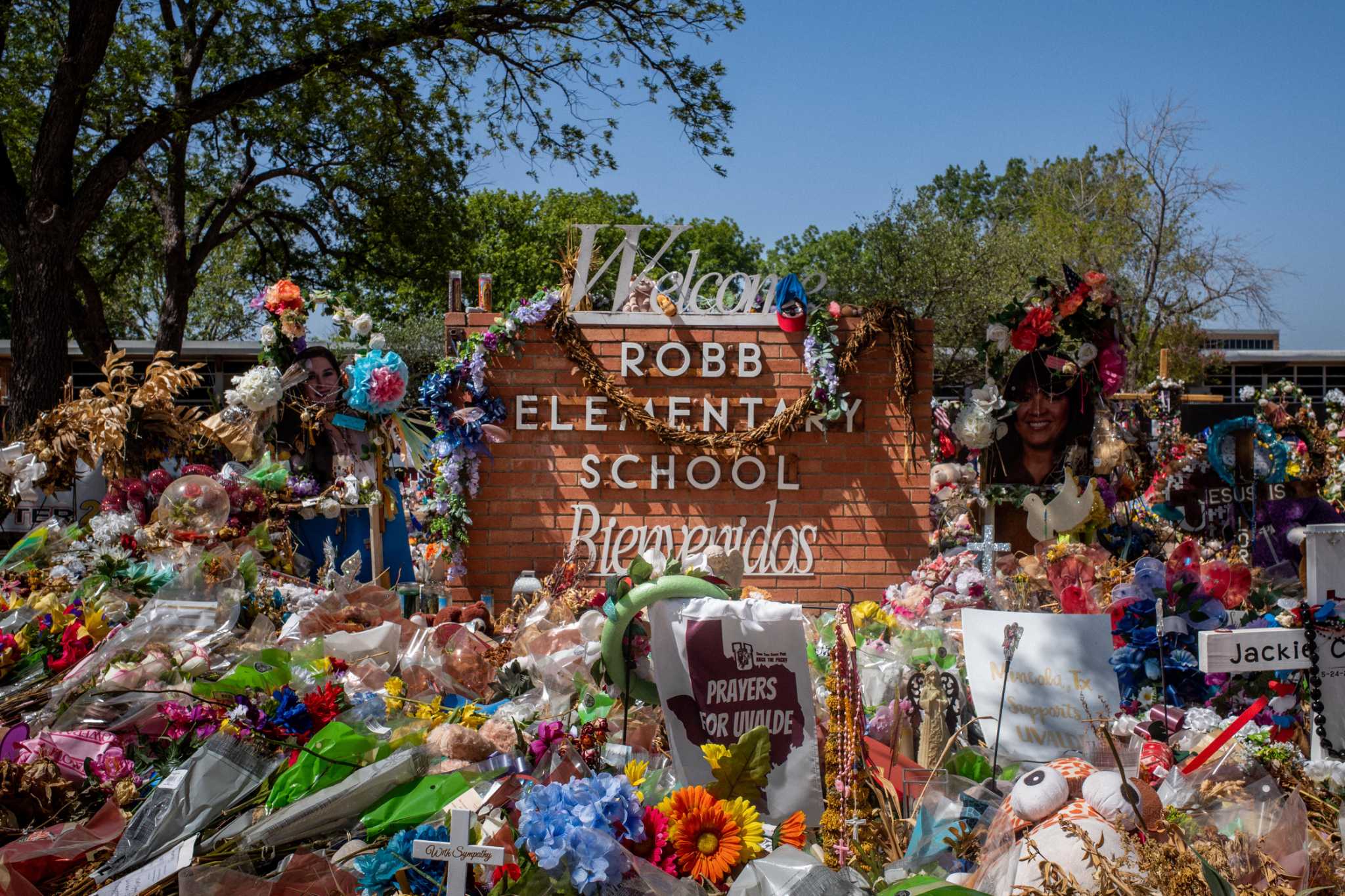 Video: Robb Elementary teacher Arnulfo Reyes, wounded in Uvalde school ...