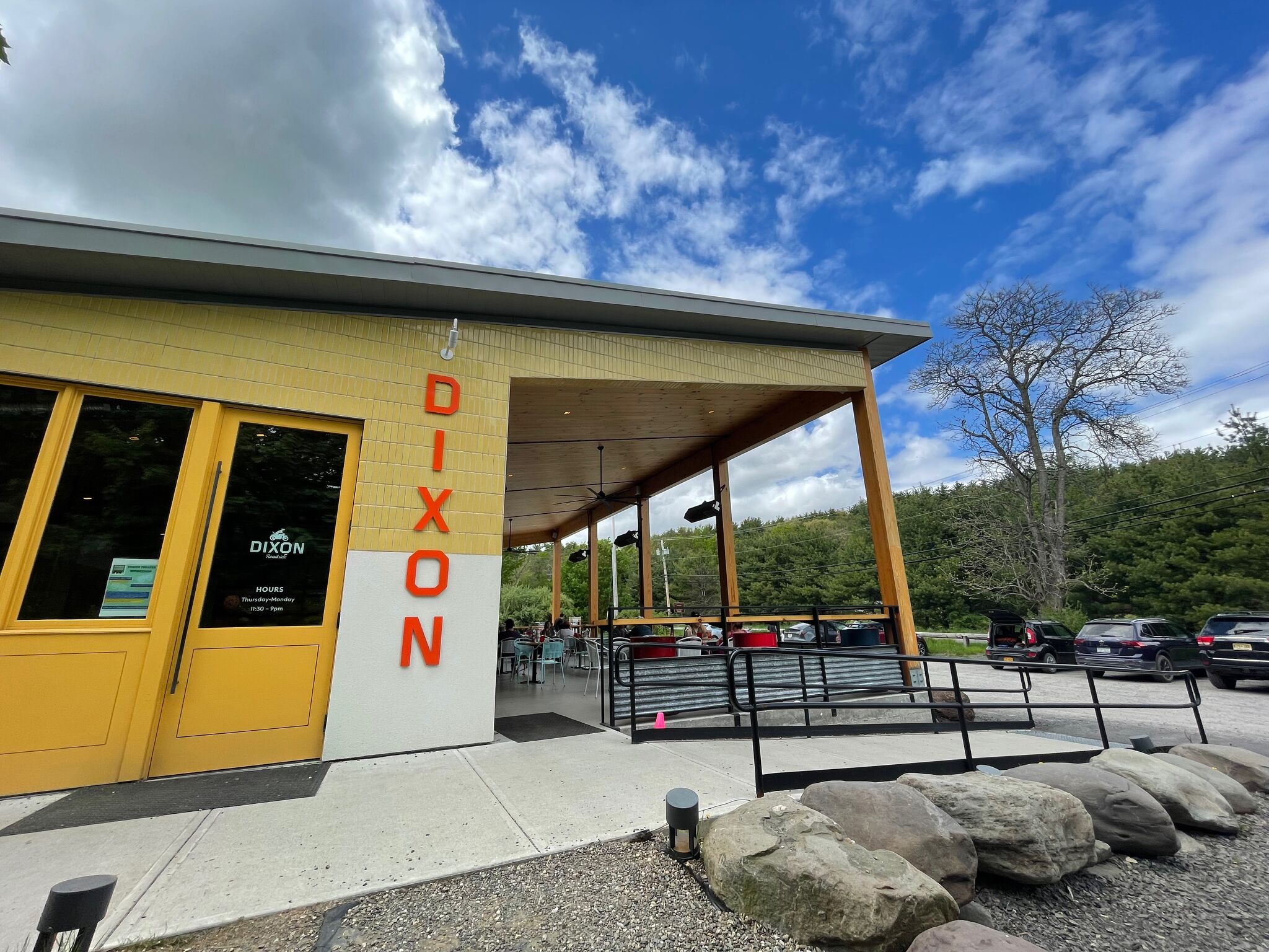 Dixon Roadside announces closure in Woodstock