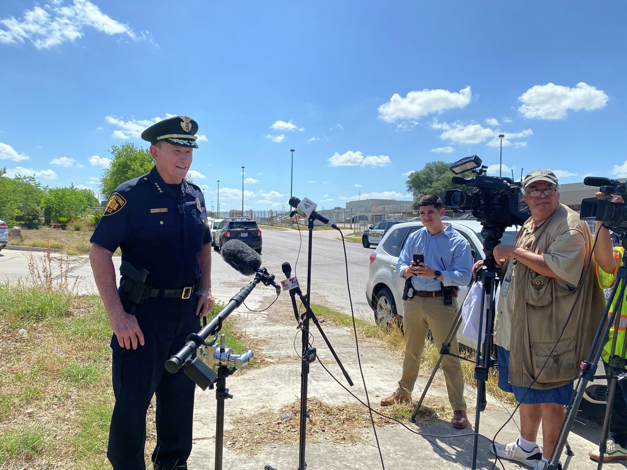 Two men found dead behind abandonded gas station on Northeast Side
