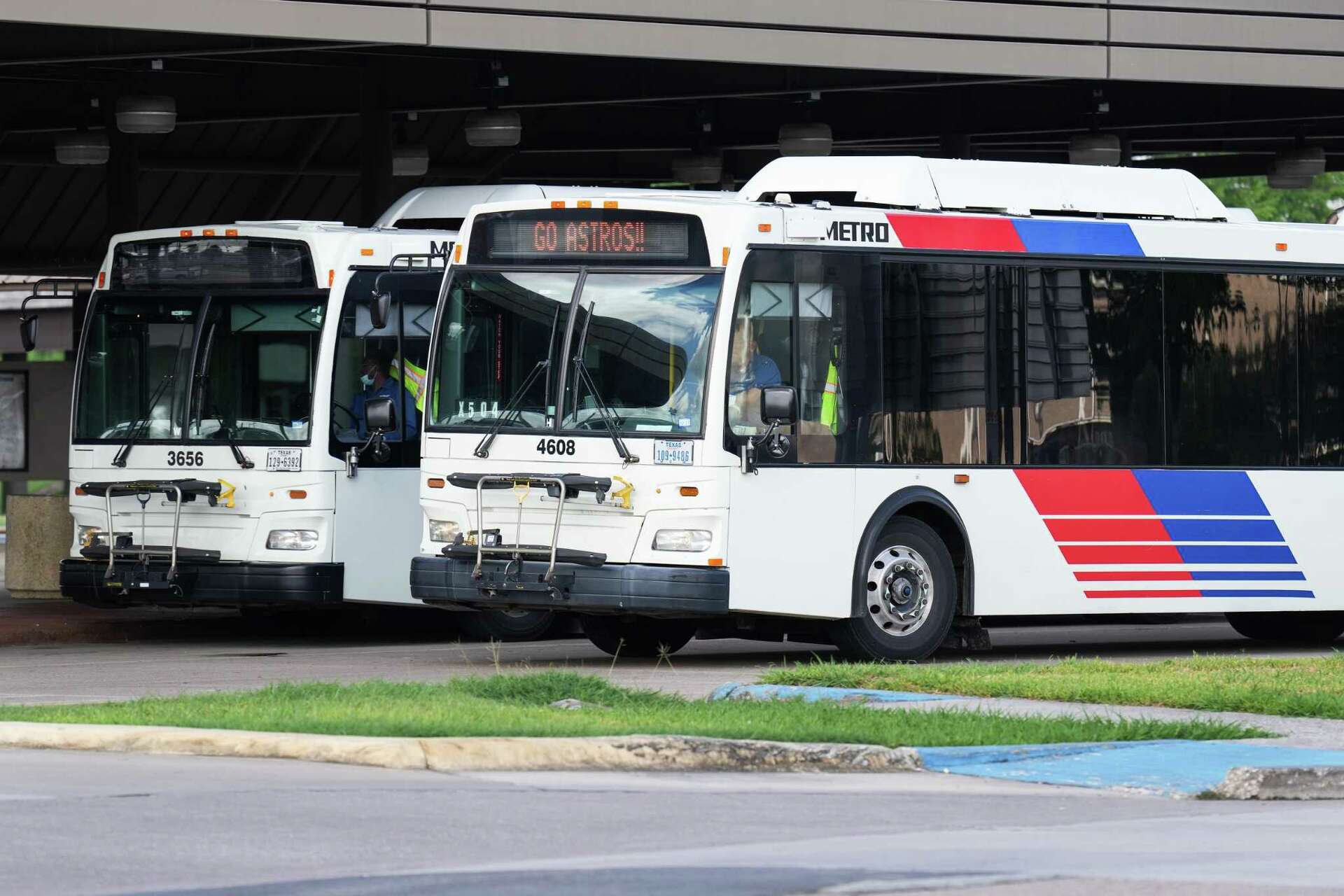 Transit backers lambast Metro board for pausing major rapid project