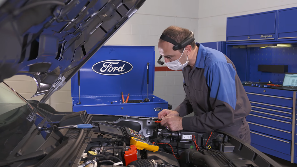New Ford Technology Helps Technicans With Real-Time Help