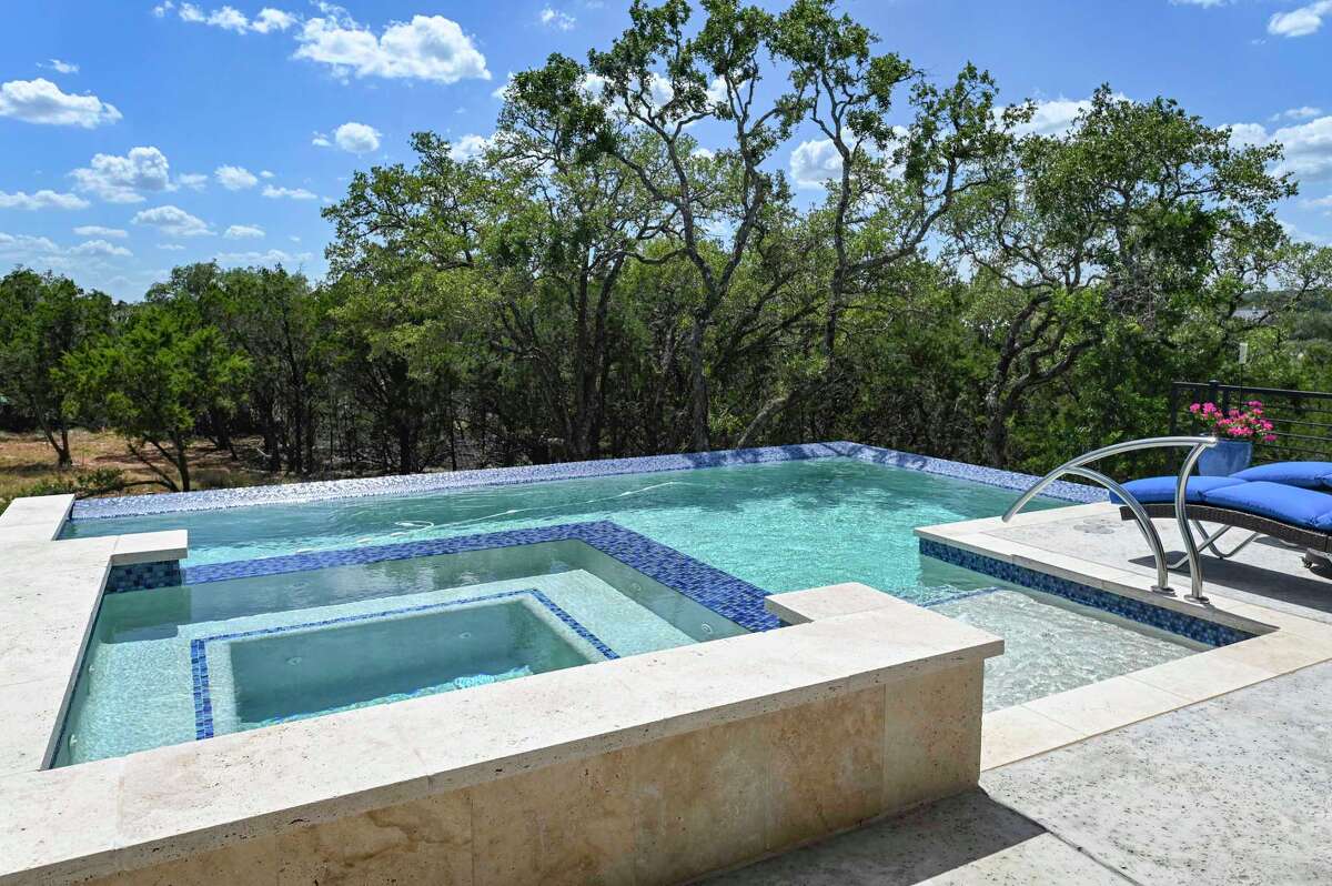 Hill Country home with views perfect for sisters to age together