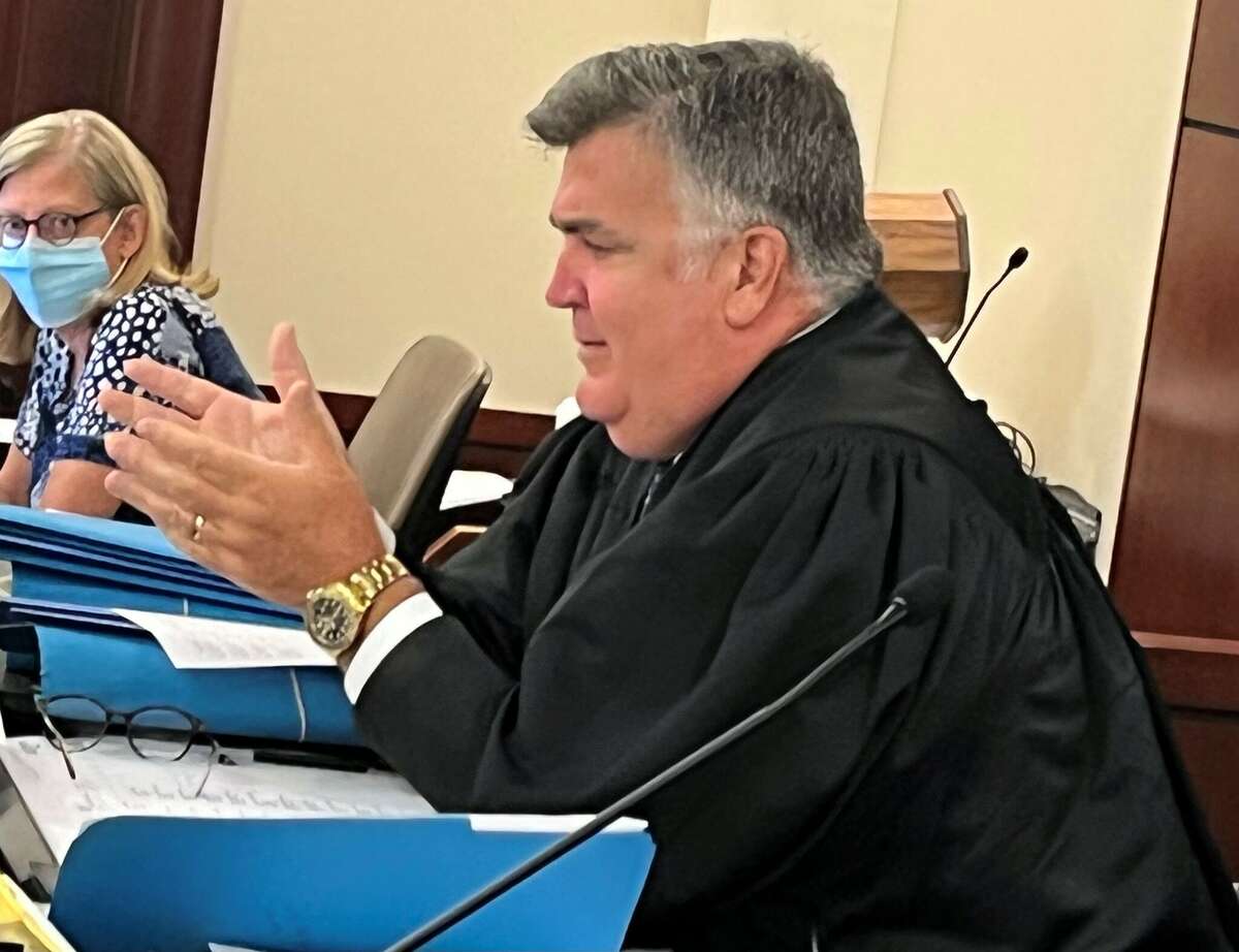 The killer kept yawning, and the judge took notice