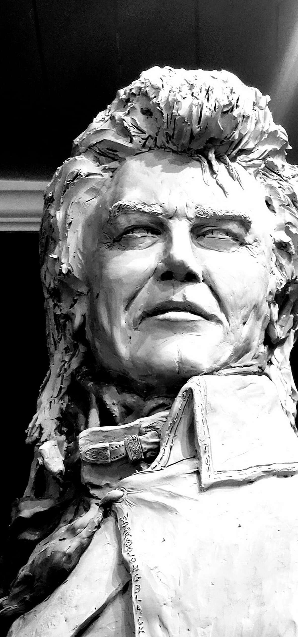 Conroe sculptor unveils Marty Stuart piece, shutters downtown gallery