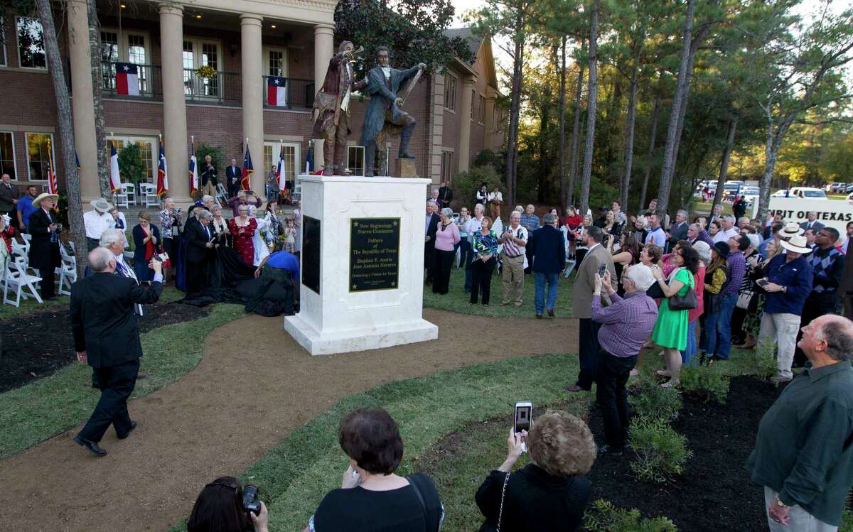 Conroe sculptor unveils Marty Stuart piece, shutters downtown gallery