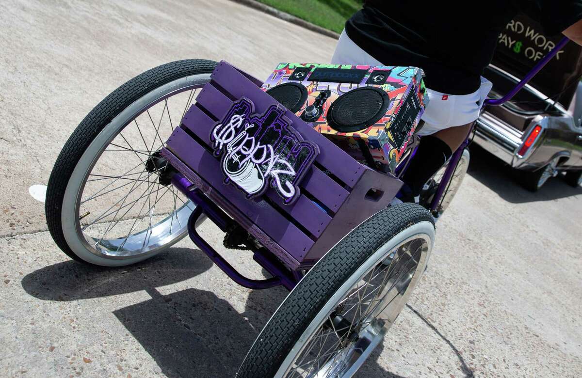 Houston record store celebrates DJ Screw’s legacy with slab parade ...