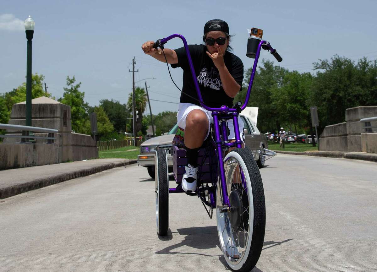 Houston record store celebrates DJ Screw’s legacy with slab parade ...