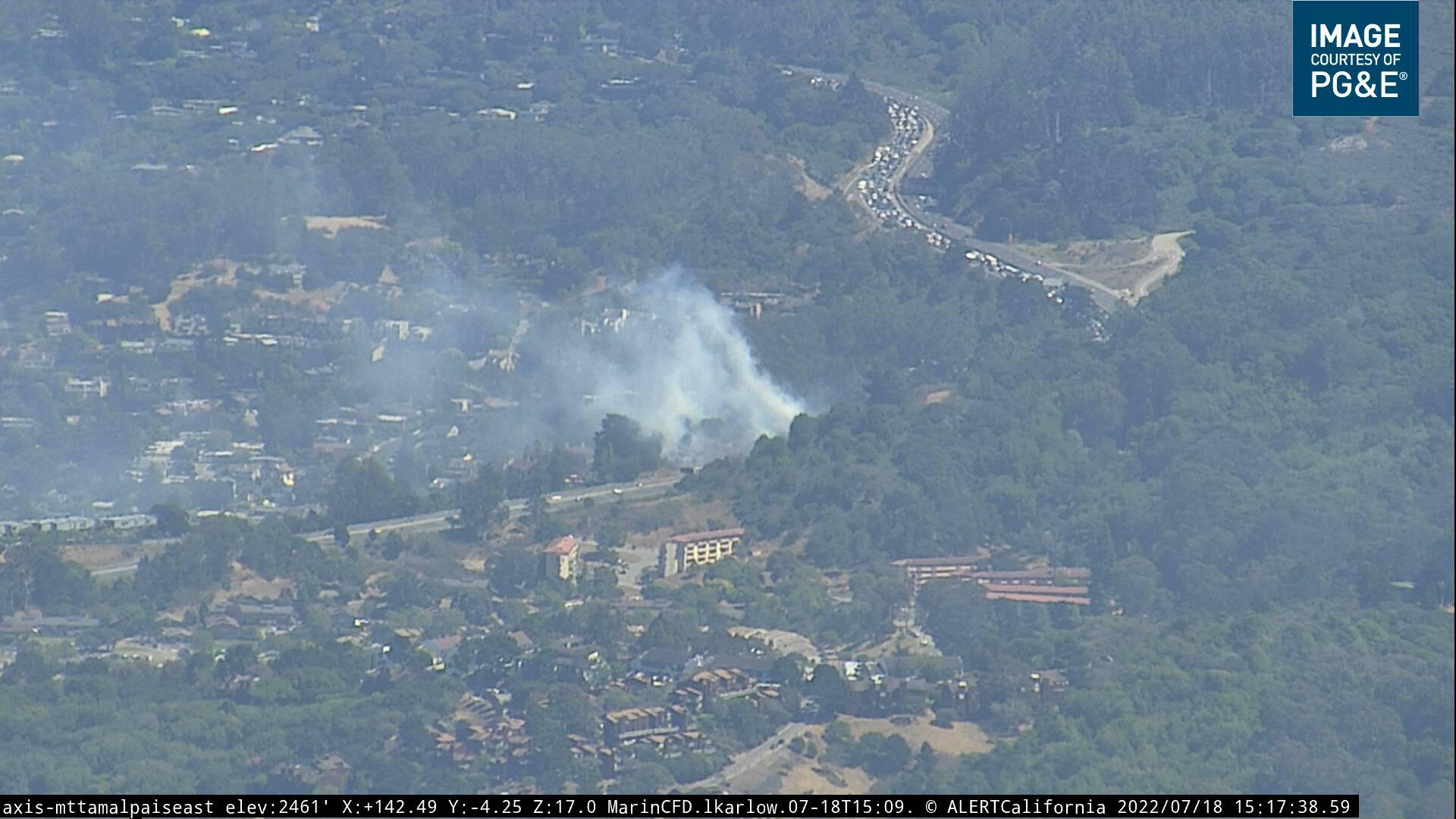 Fire breaks out along Highway 101 near Sausalito and Marin City