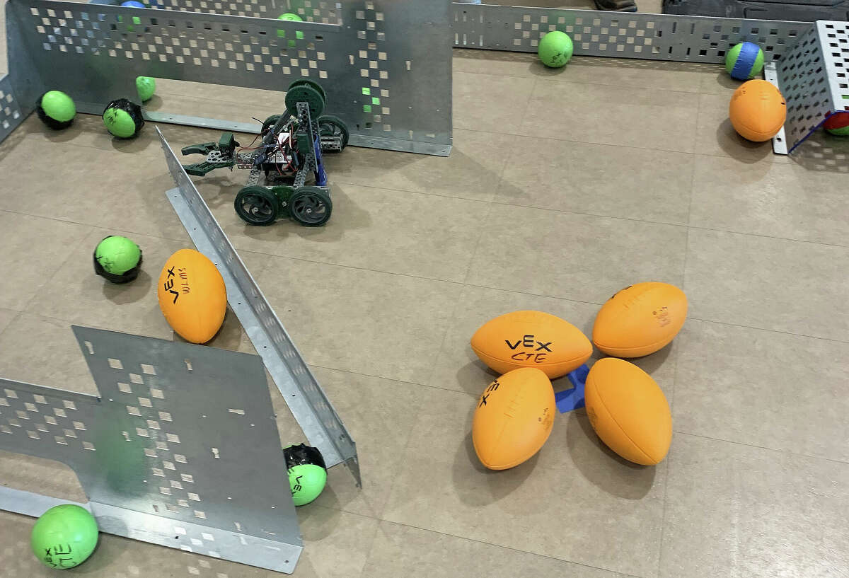Humble ISD robotics champions led by former weatherman
