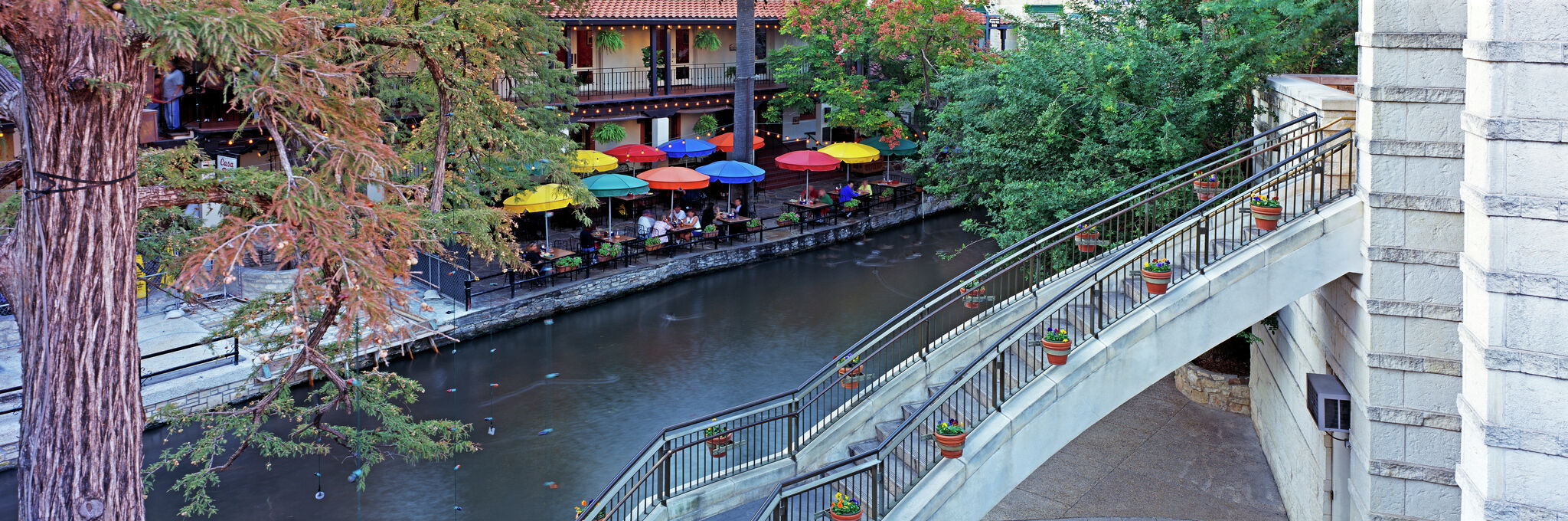 Viral fight on the River Walk caused by dissatisfied service