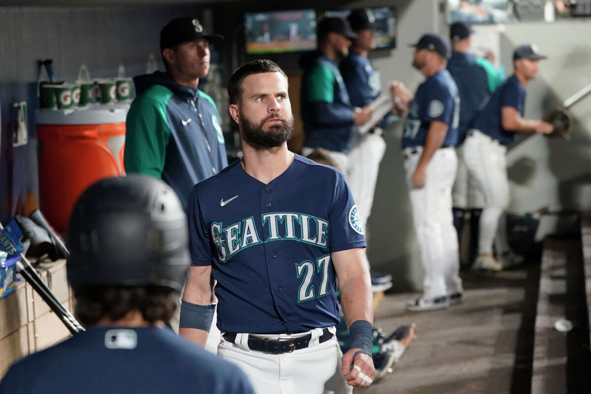 Houston Astros extinguish Seattle Mariners in series opener