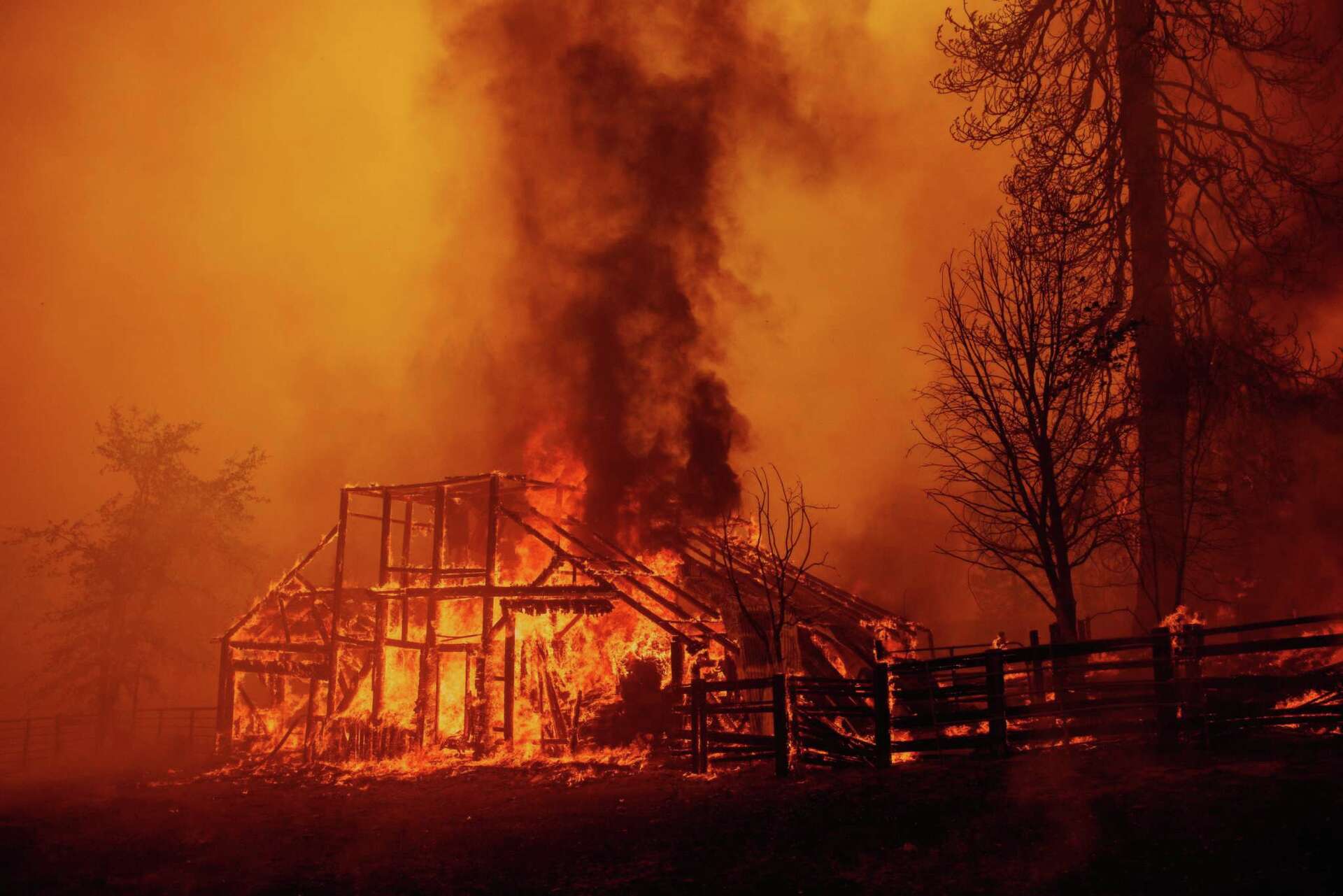 Oak Fire update: Smoke obscures Yosemite views as uncontained blaze rages