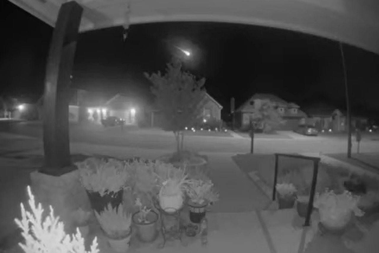 VIDEO: Massive meteor fireball lights up Houston night sky
