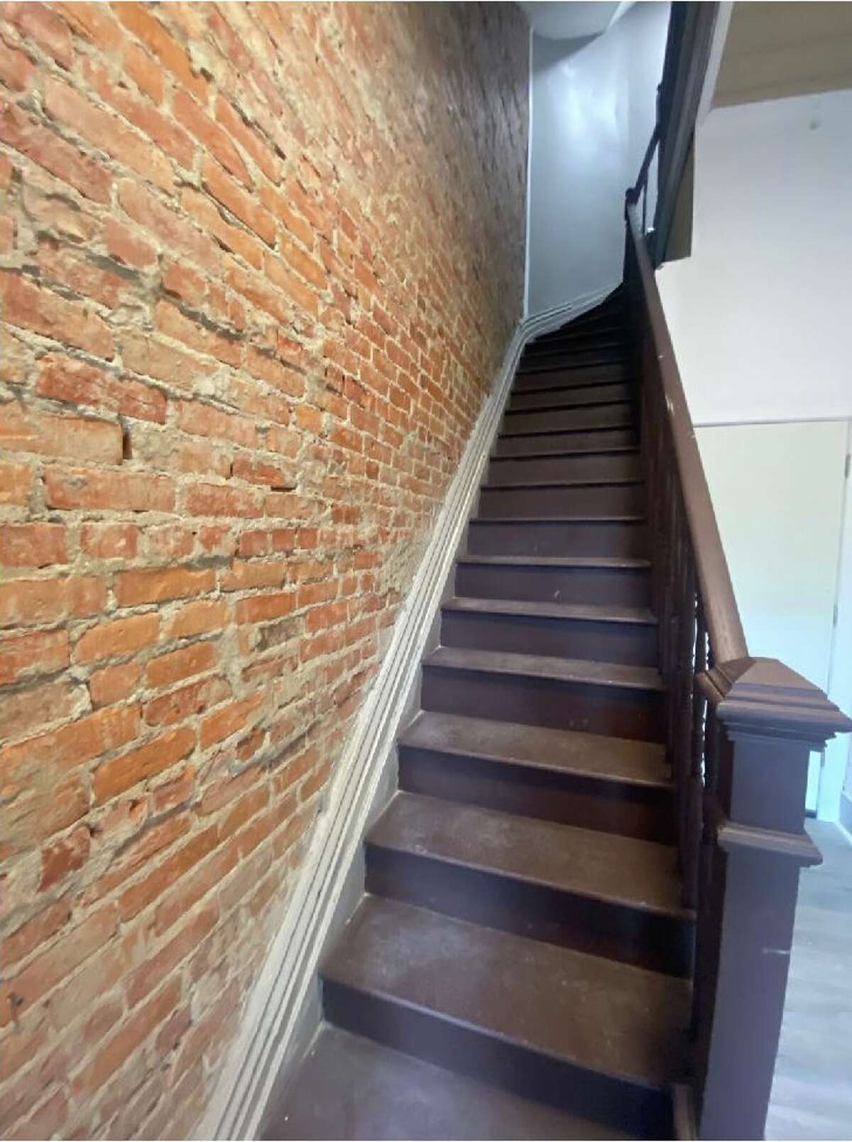 Brownstone at 10 Hall Place in Albany renovated into apartments