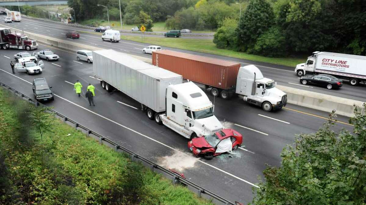 Bridgeport woman killed on I-95 crash in Norwalk