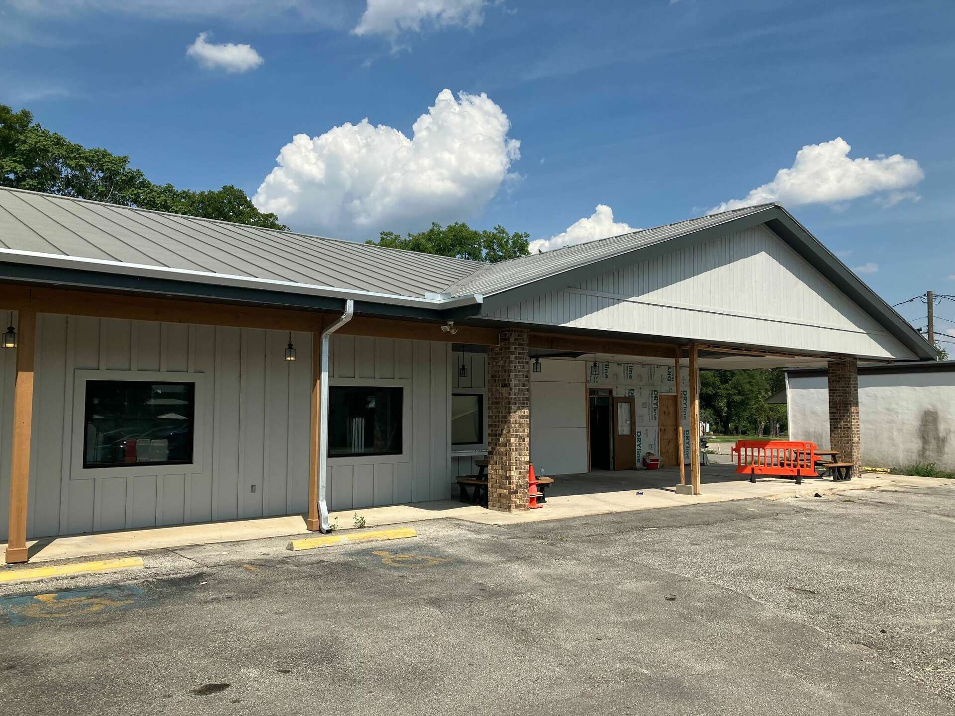 Boerne brewery revives defunct nostalgia-filled burger joint