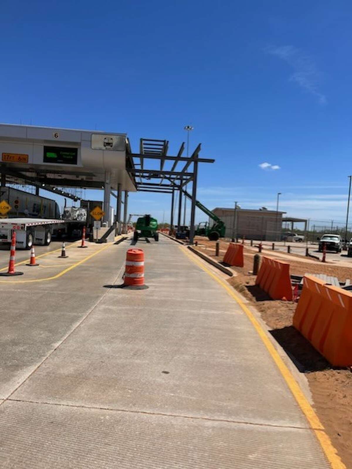 Commercial lane on I-35 USBP checkpoint undergoes construction