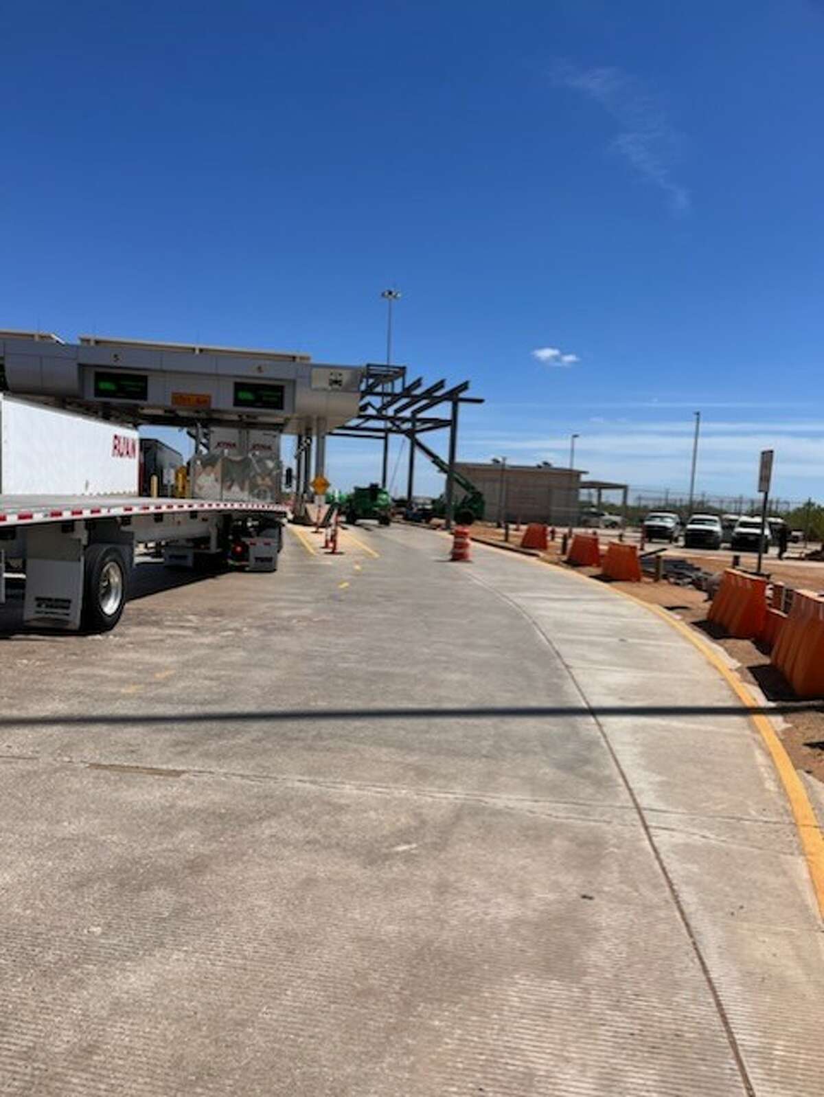 Commercial lane on I-35 USBP checkpoint undergoes construction