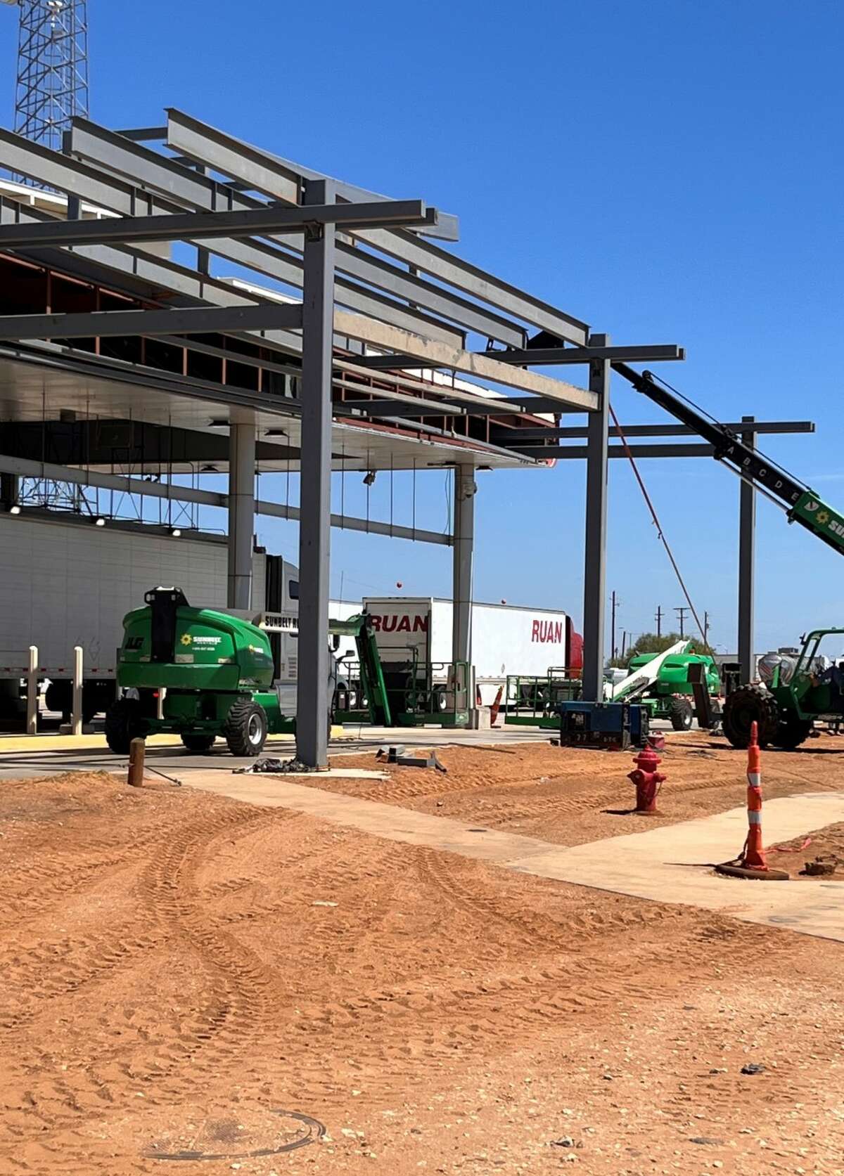 Commercial lane on I-35 USBP checkpoint undergoes construction