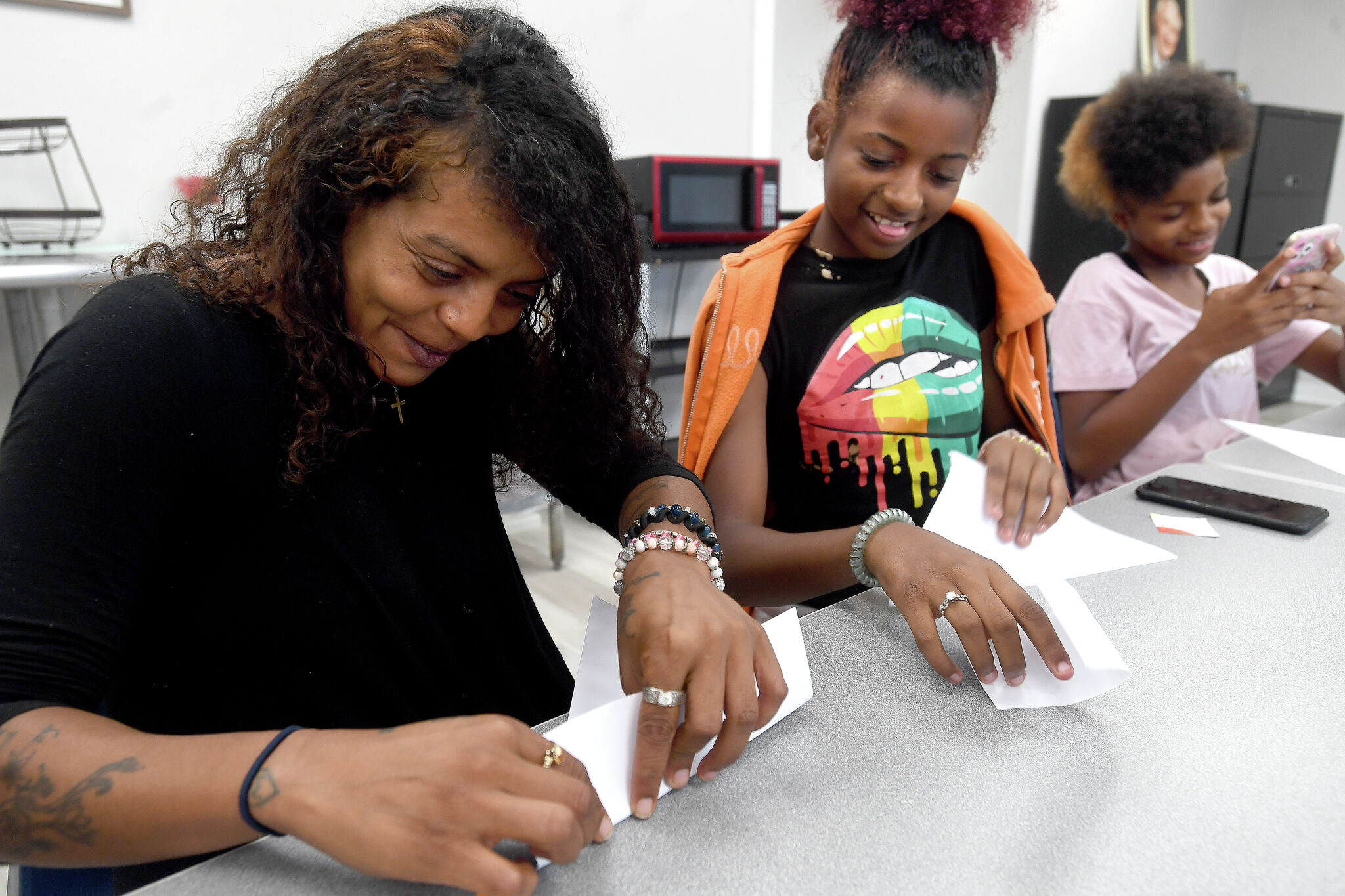 Homeless services: Beaumont woman offering artistic reprieve from the heat