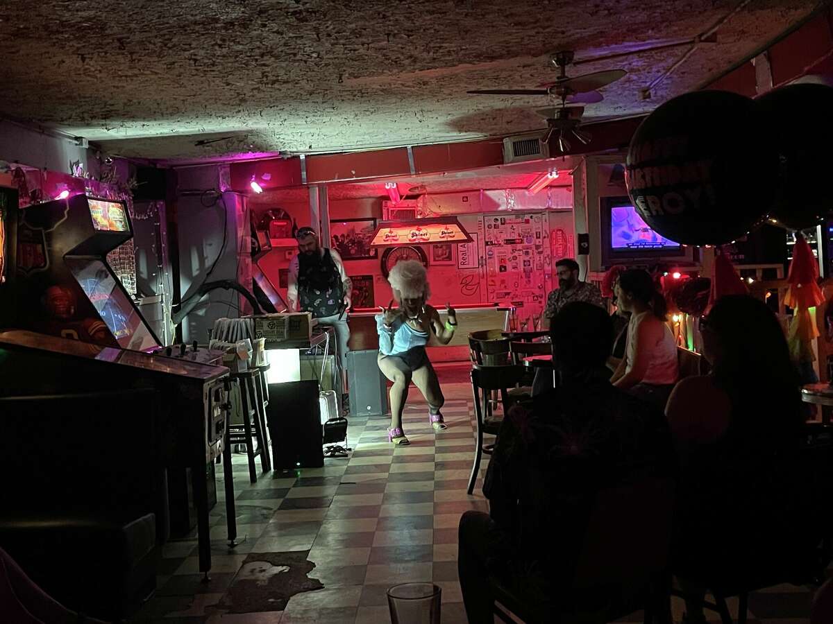 Houston Heights dive bar stands out on changing block