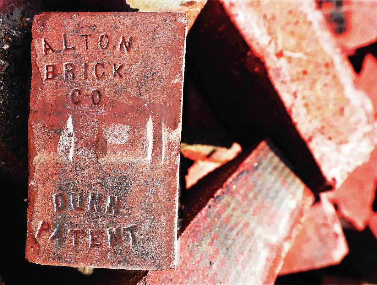 Bricks returning to 5th Street in Alton