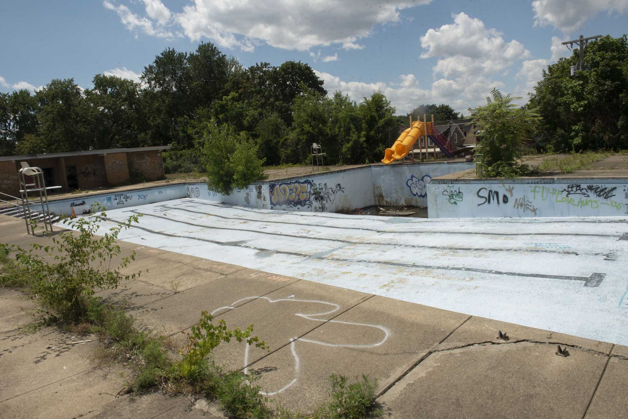 Troy accepts bids for pool replacement