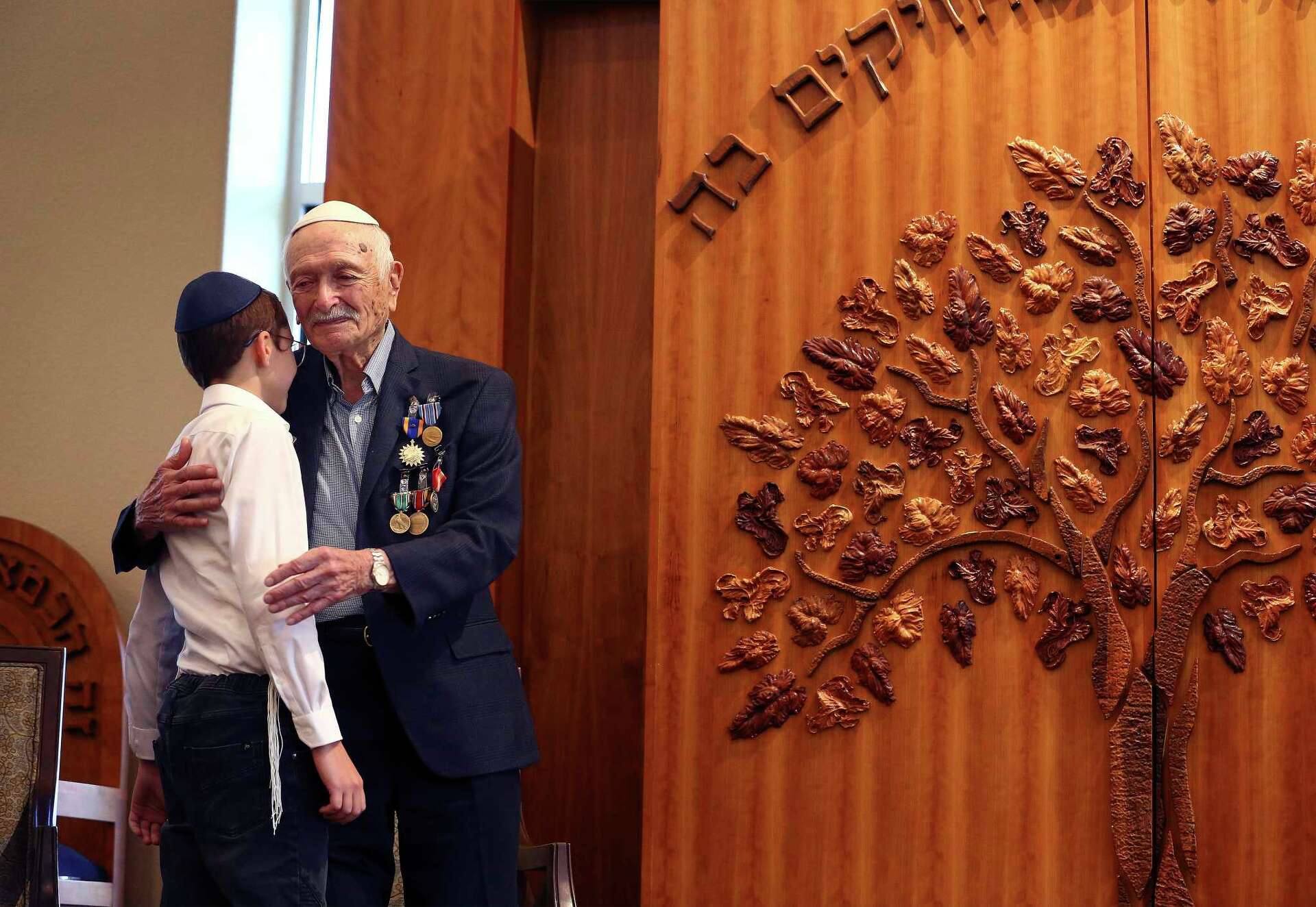 Former World War II fighter pilot finally awarded for his actions
