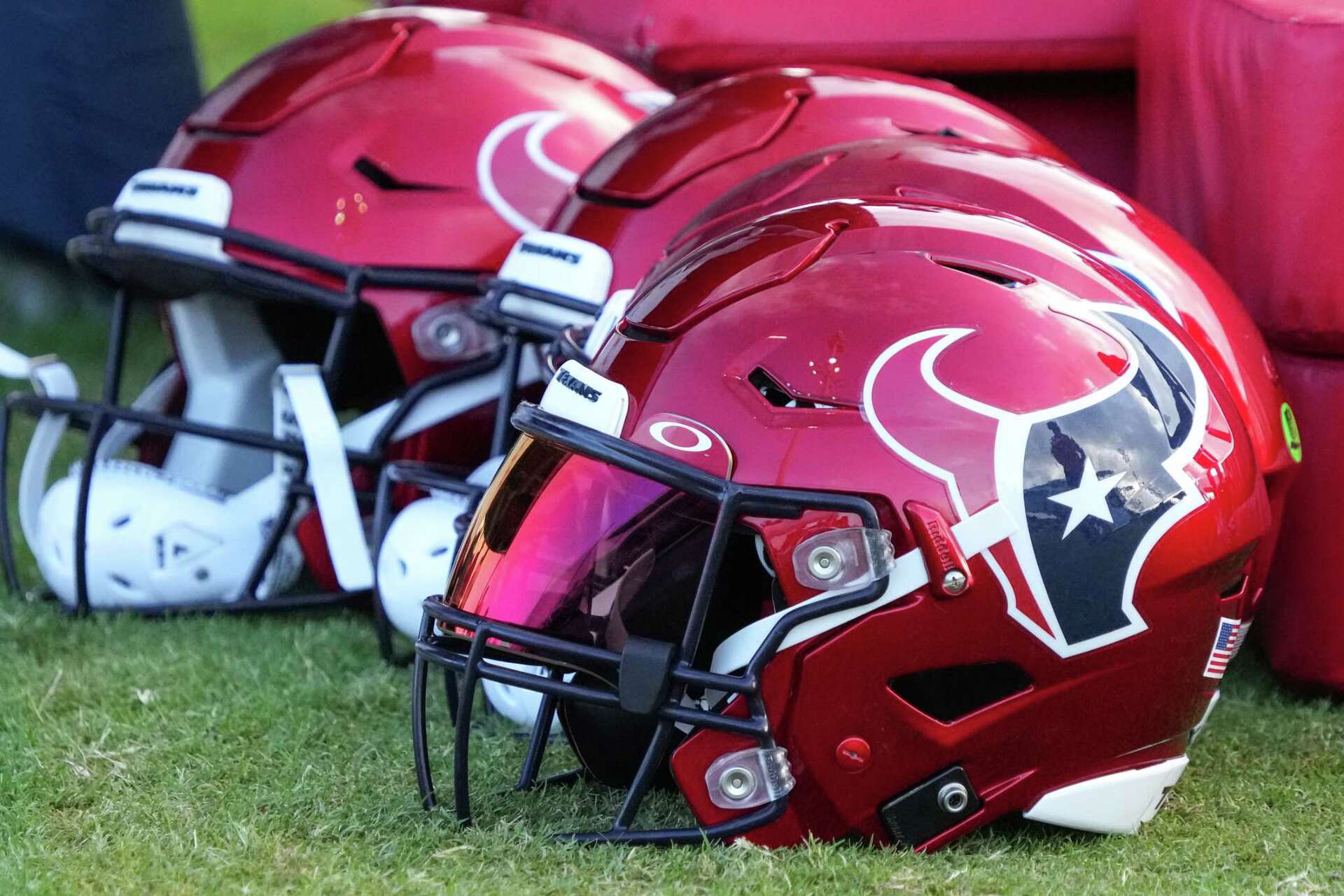 Texans will wear red helmets, blue color rush jerseys for first time