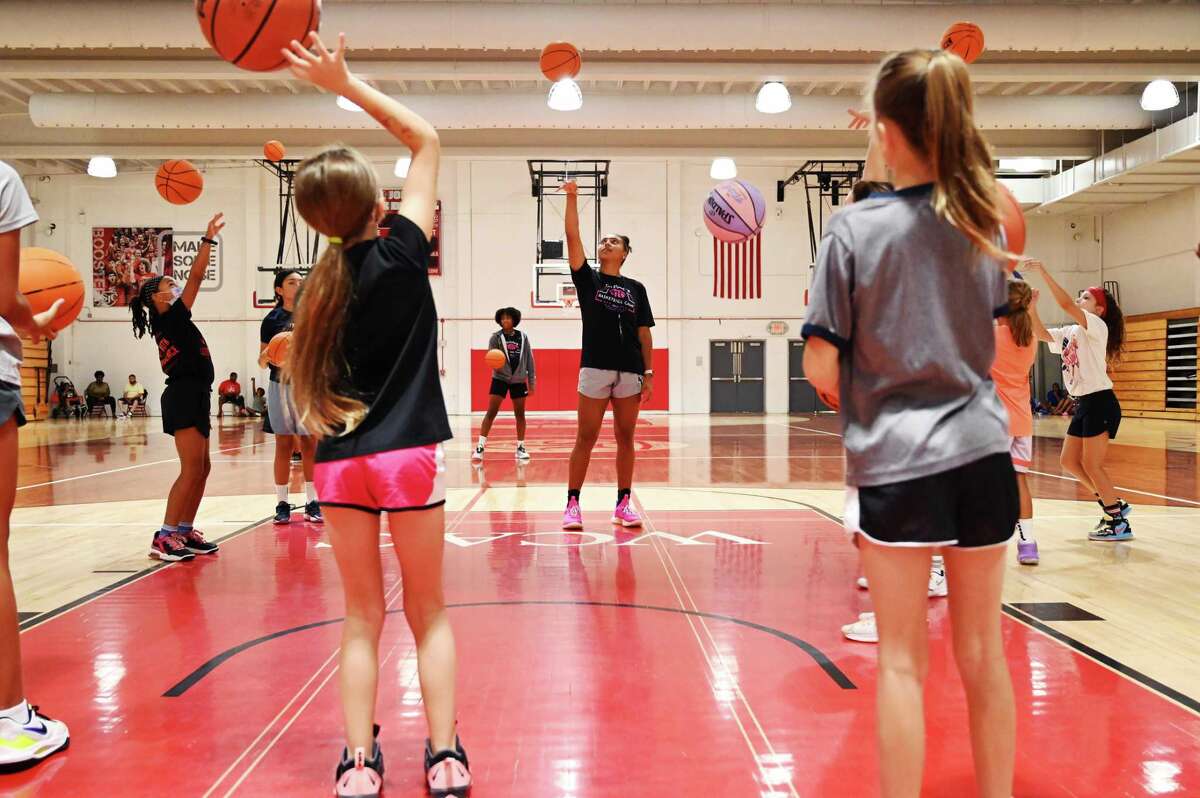 Azzi Fudd hosts camp to support the Pat Summitt Foundation