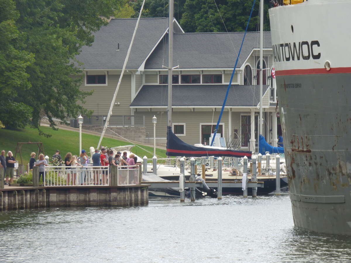 630-foot freighter arrives at Manistee Harbor