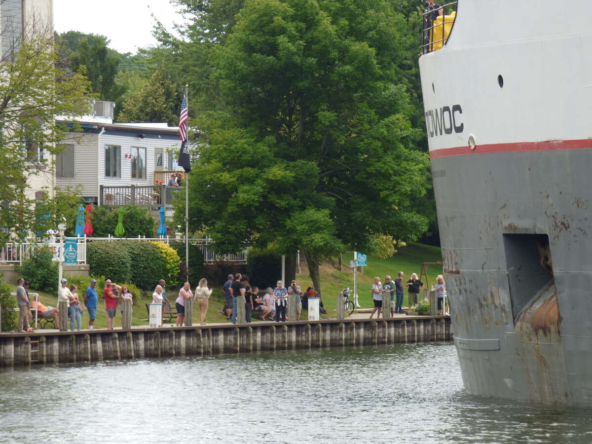 630-foot freighter arrives at Manistee Harbor