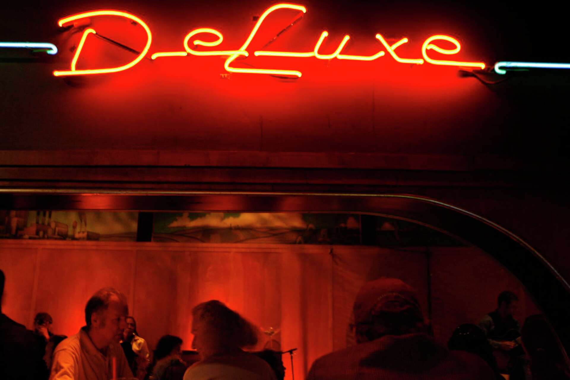 Facing closure, S.F.’s Club Deluxe to seek legacy business status