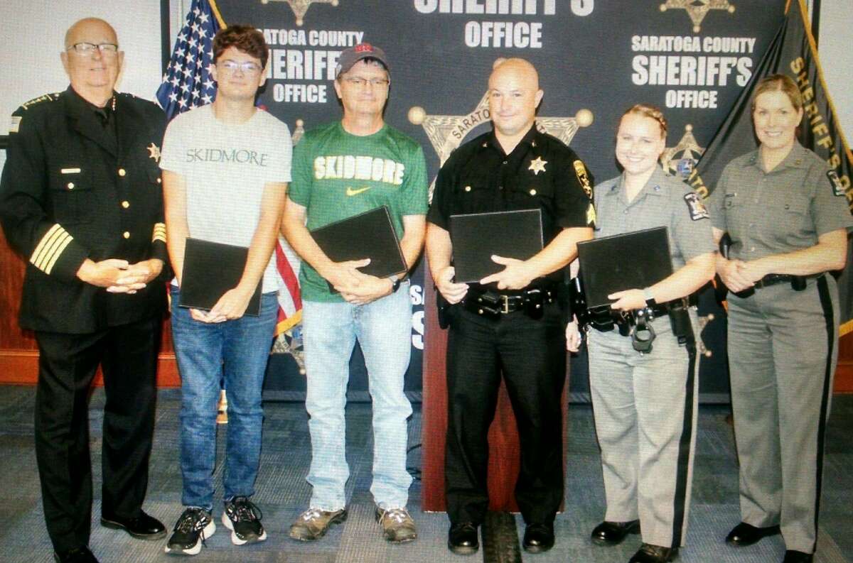 After motorcyclist's lower leg was severed, these 4 acted