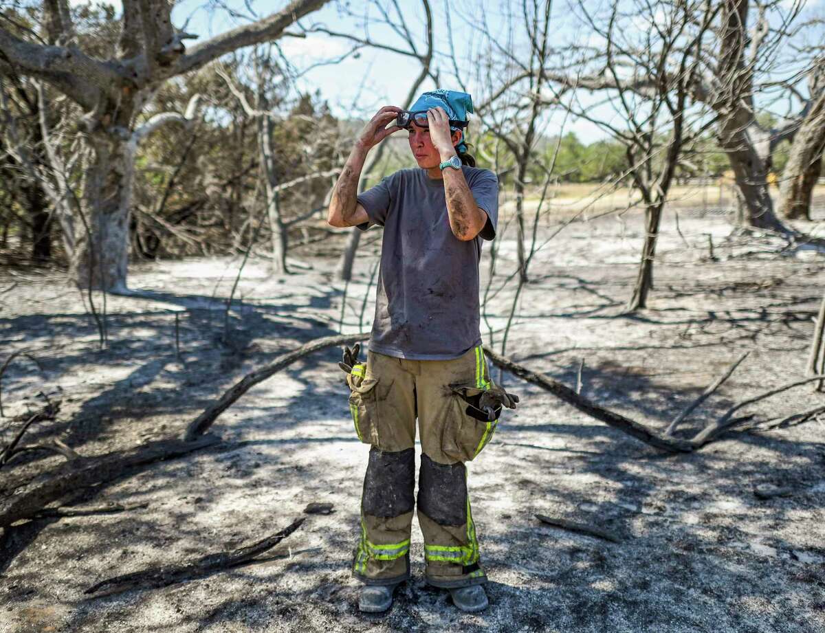 Texas Hill Country fire closes Enchanted Rock, burns 100s of acres